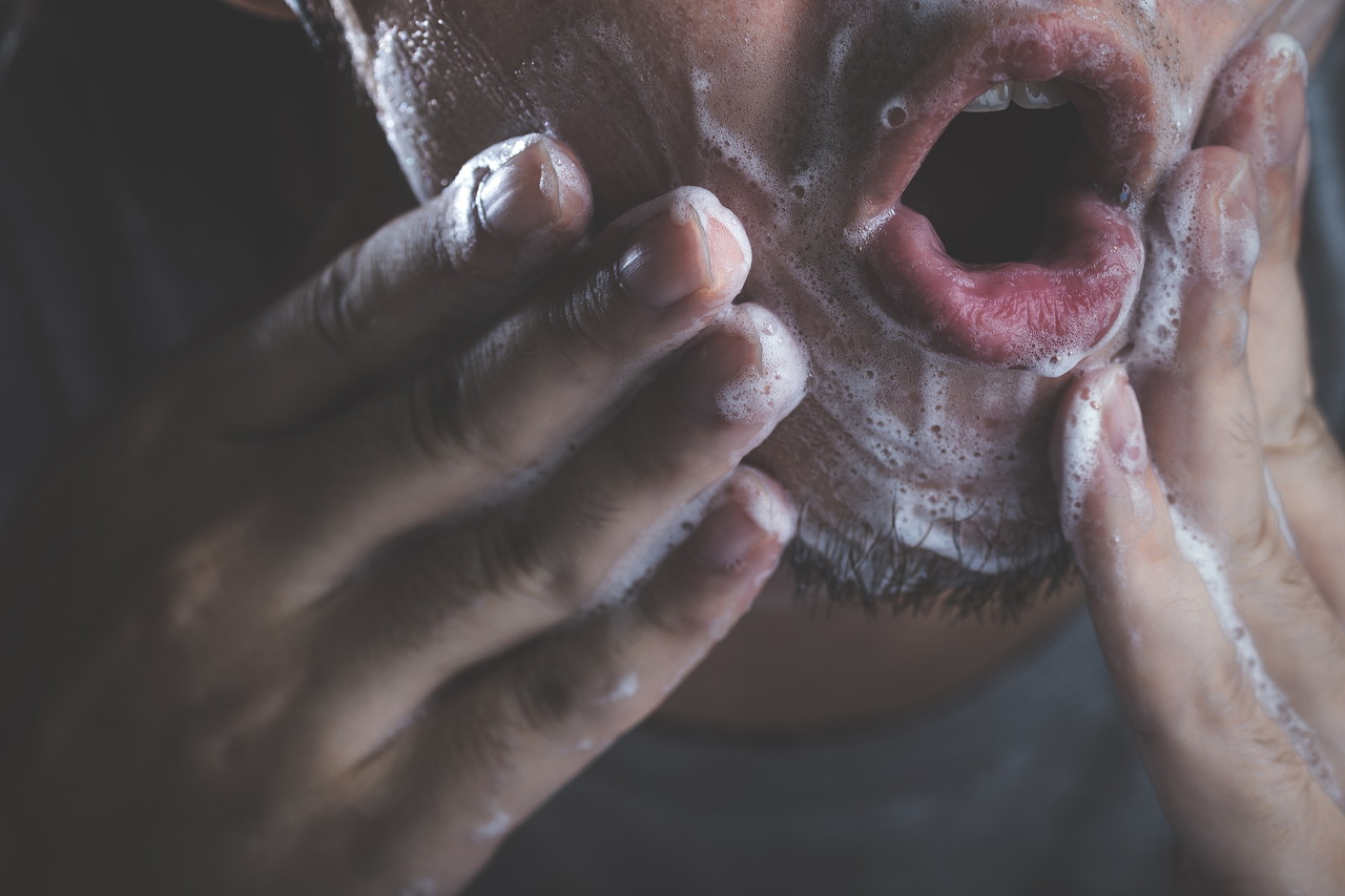 メンズも顔の角質ケアをすべき？正しい除去方法を詳しく紹介 | 代官山・恵比寿・中目黒・六本木|男性フェイシャルエステ・ヘッドスパ・痩身